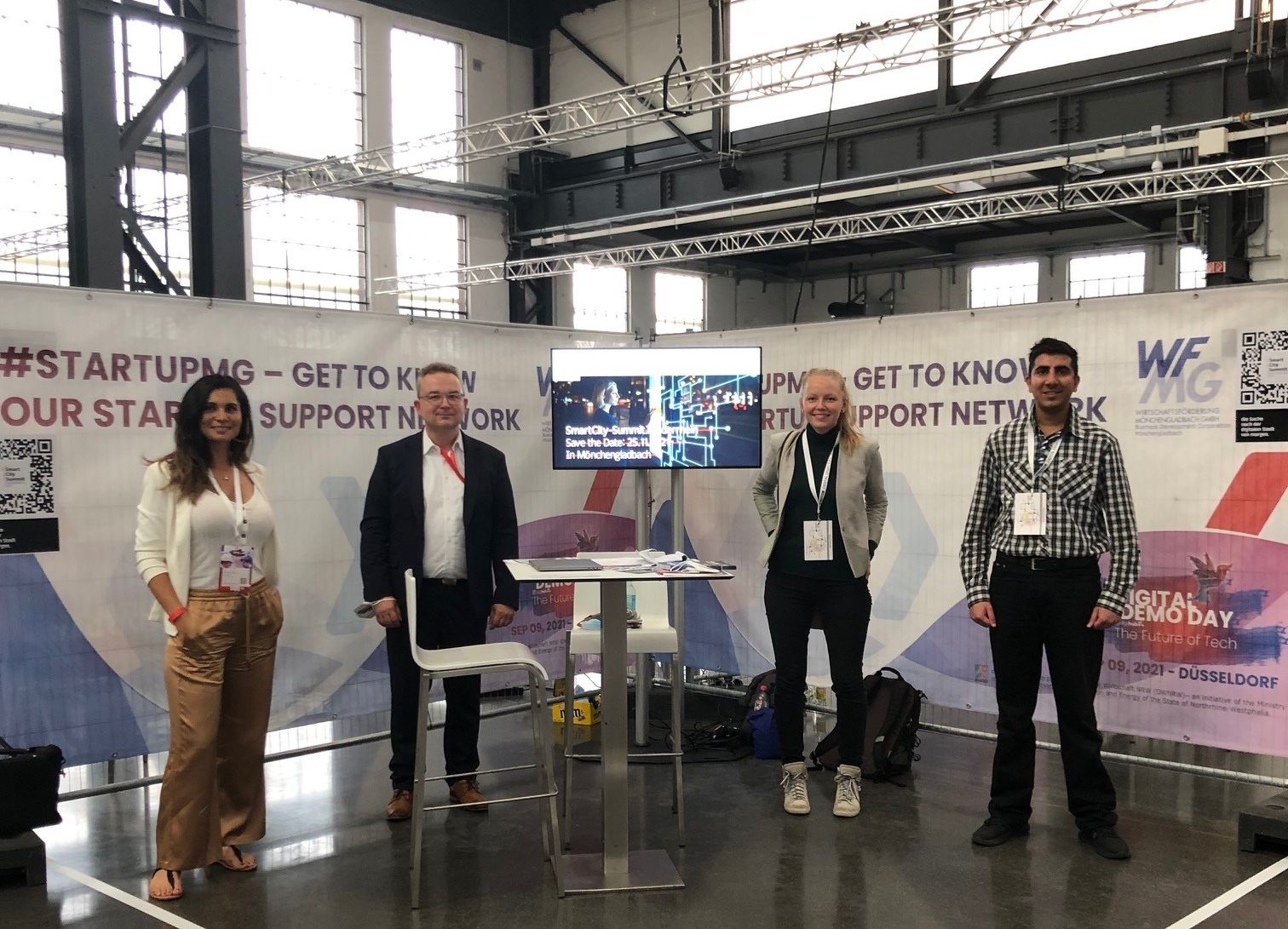 Mönchengladbacher Startups am WFMG-Messestand auf dem Digital Demo Day ...